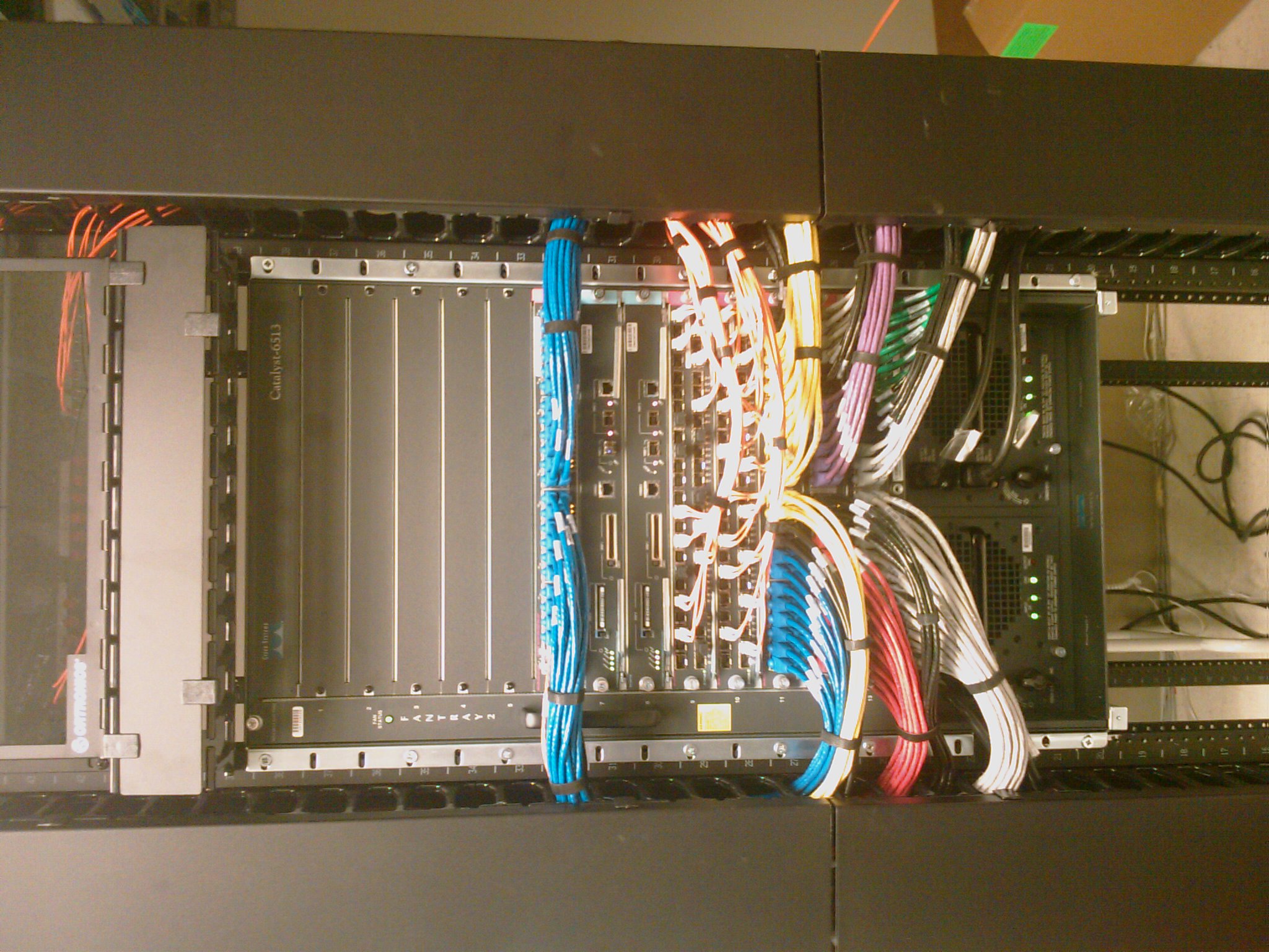 Solved: Cable Management with Chassis Switches | Experts Exchange